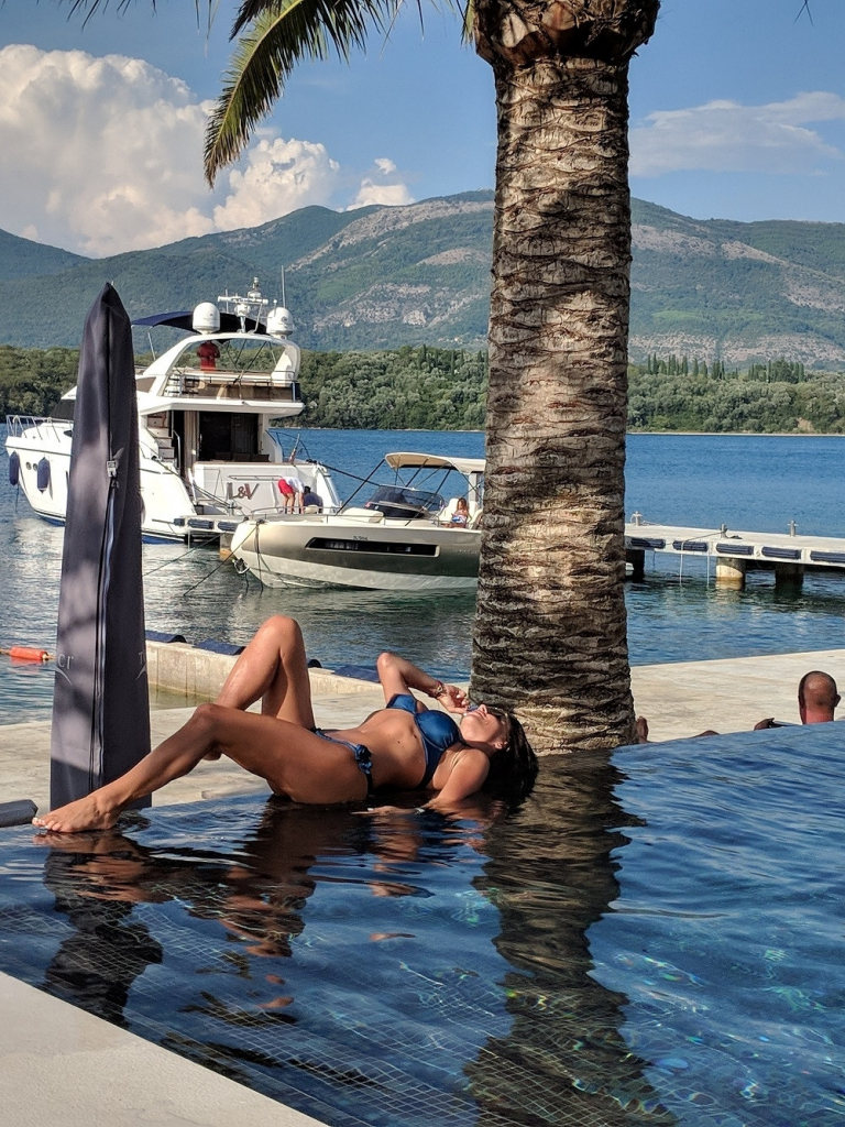 PREBOLELA DARKA, UPOZNALA NOVU SVEKRVU I SVEKRA Ana Sević na večeri sa roditeljima novog dečka ...