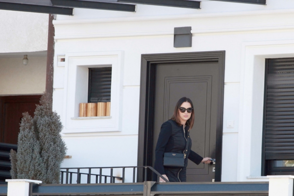 Aleksandra Prijović danas prvi put nakon porođaja napustila kuću, a evo ko im je prvi čestitao ...