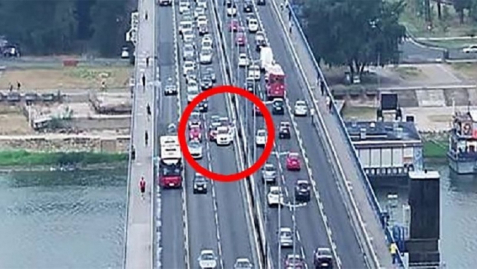 Kamere snimile haos na Brankovom mostu! - Alo.rs