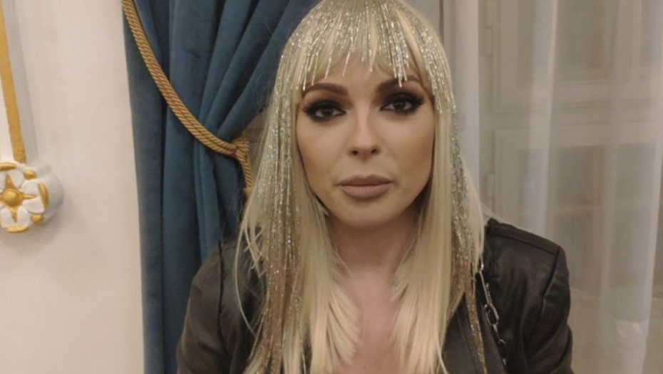 Vanja Mijatović otkrila da pored Božića ima povod za još jedno slavlje, čestitke pristižu sa ...