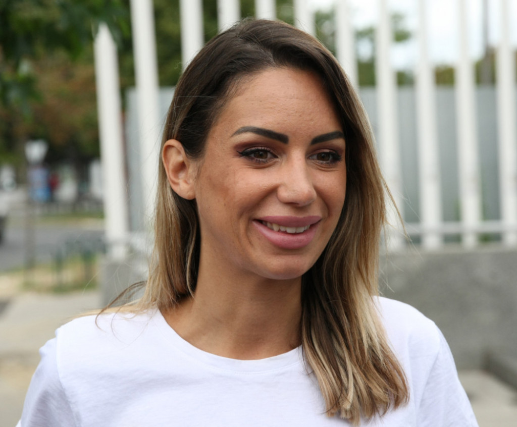 Iva Grgurić zamalo umrla na operaciji: Dobila sepsu, paralizu lica, pa ... Iva Grgurić zamalo umrla na operaciji: Dobila sepsu, paralizu lica, pa ...