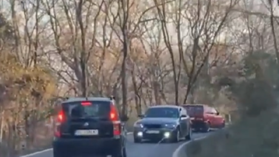 Bizarna scena na magistrali preko Avale! Vozači se krstili sa obe ruke dok su ga gledali kako ...