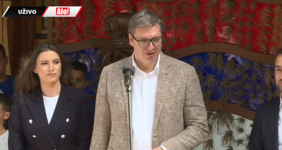 PREDSEDNIK U VILI MIR Vučić sa srpskom decom iz BiH i Hrvatske: Hvala vašim roditeljima i vama ...