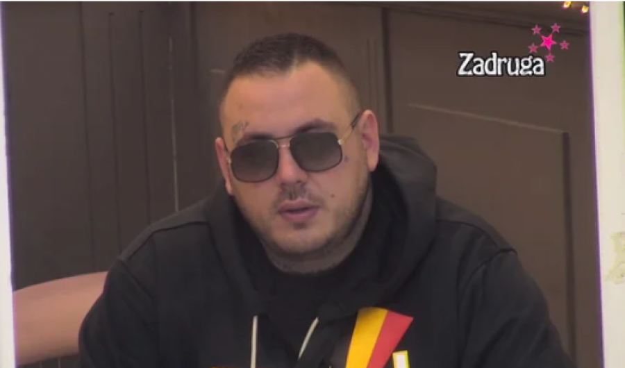 Raskrinkao njihov odnos, pa priznao da mu samo koristi za vrele akcije, njena reakcija šokirala ...