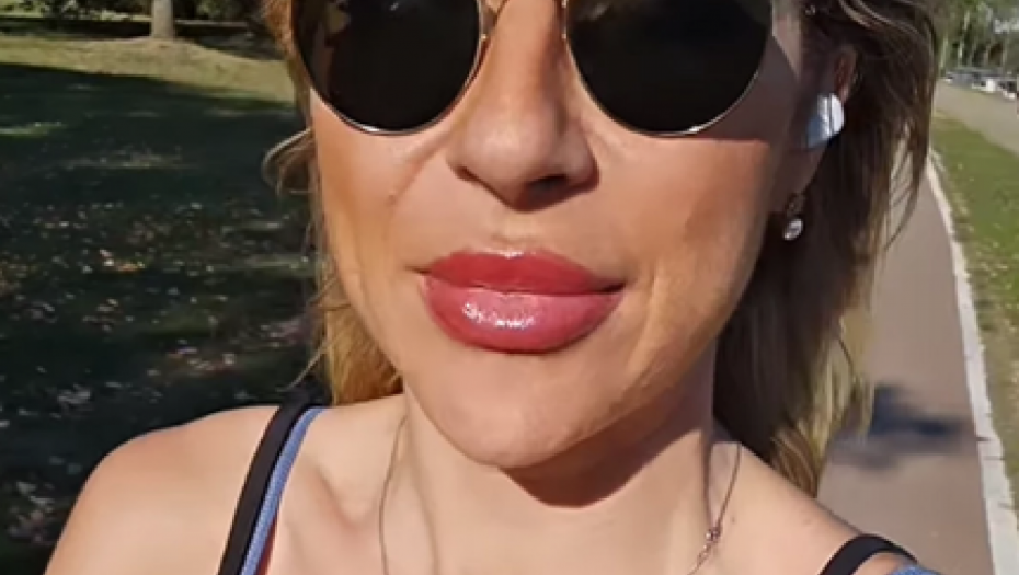 Jovana Jeremić vozi rolere Beogradom - Alo.rs