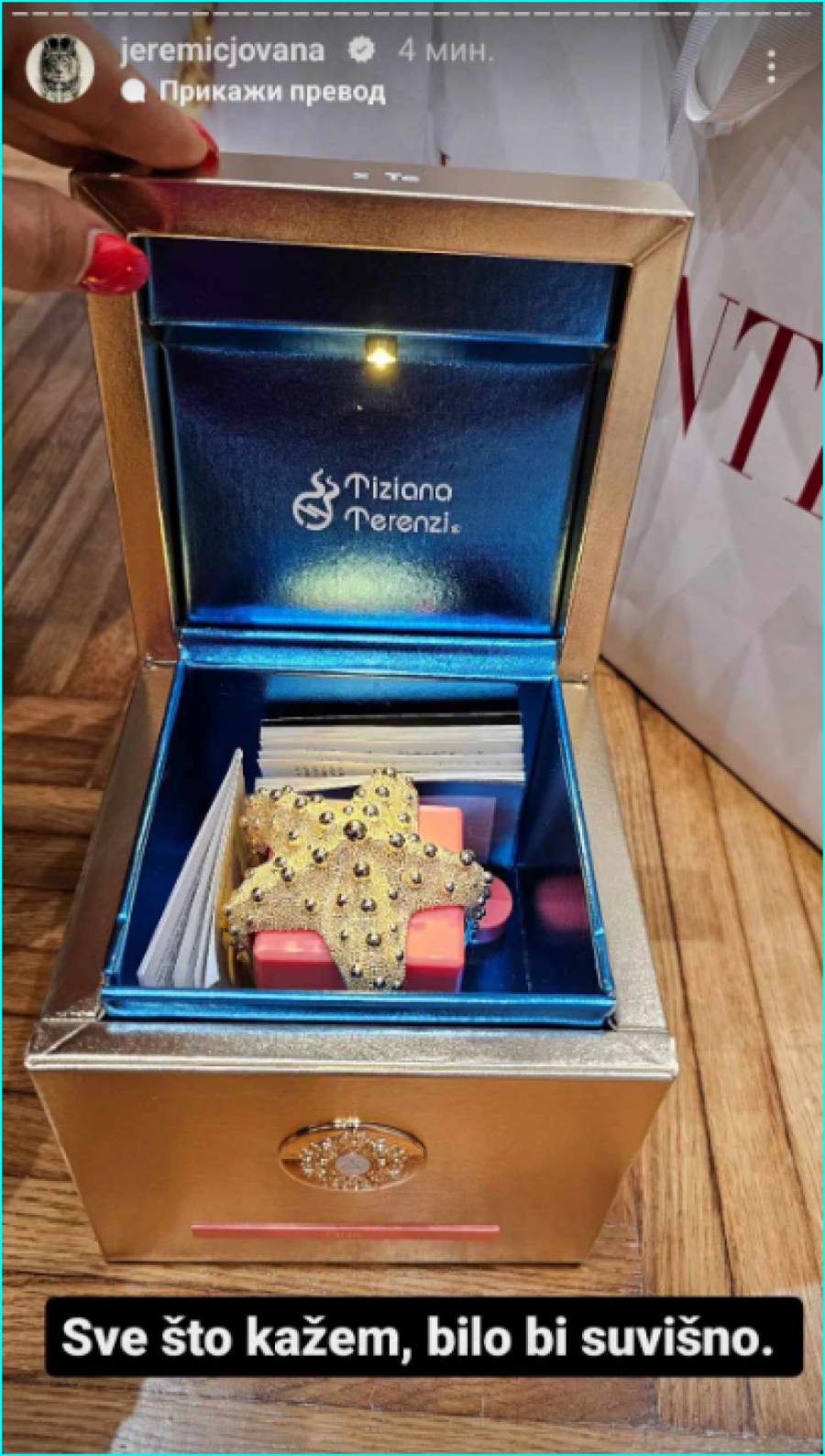 Jovana Jeremić se pohvalila skupocenim parfemom - Alo.rs