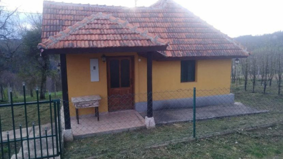 PRODAJE KUĆU I 40 ARI PLACA ZA 20.000 EVRA: Ponuda koja je zaintrigirala mnoge (FOTO) - Alo.rs