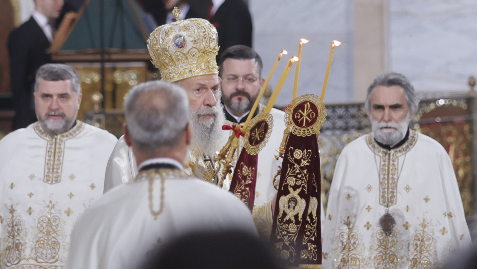 PRAVOSLAVNI VERNICI DOČEKALI NAJRADOSNIJI PRAZNIK - Alo.rs