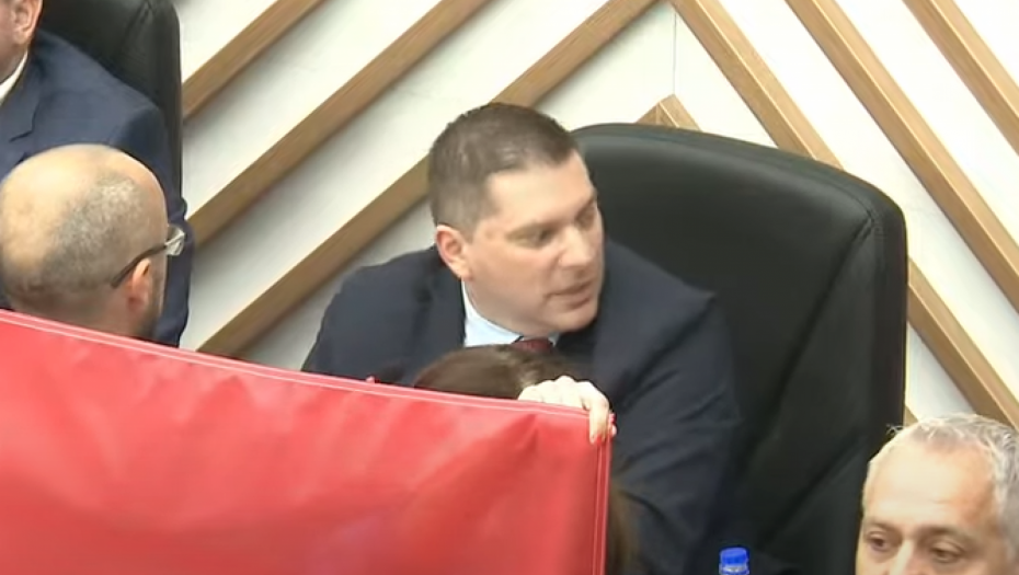 POČELA SEDNICA SKUPŠTINE GRADA BEOGRADA Na dnevnom redu bitne odluke za građane prestonice - Alo.rs