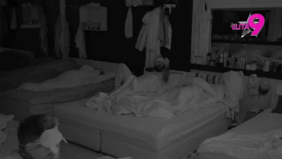 Aneli Ahmić skinula verenički prsten - Alo.rs