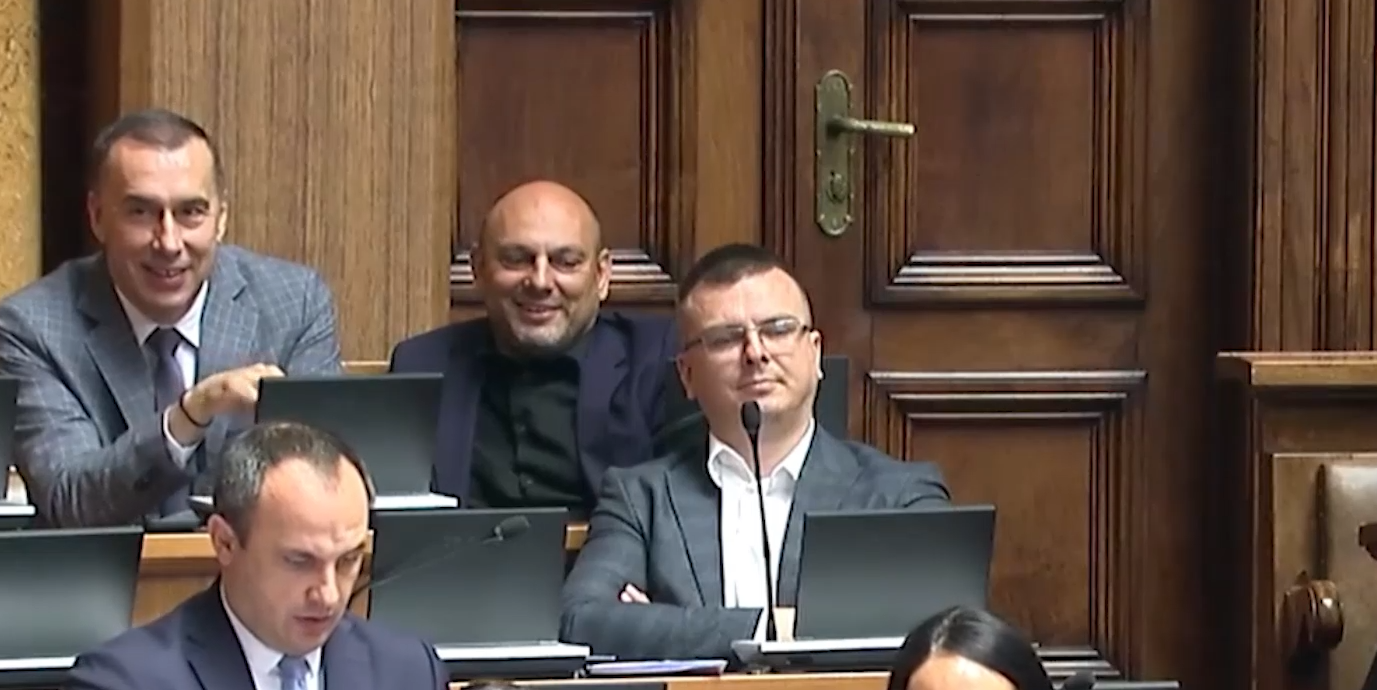 Snimak sa nadzorne kamere raskrinkao Parandilovića! Pogledajte šta je ...